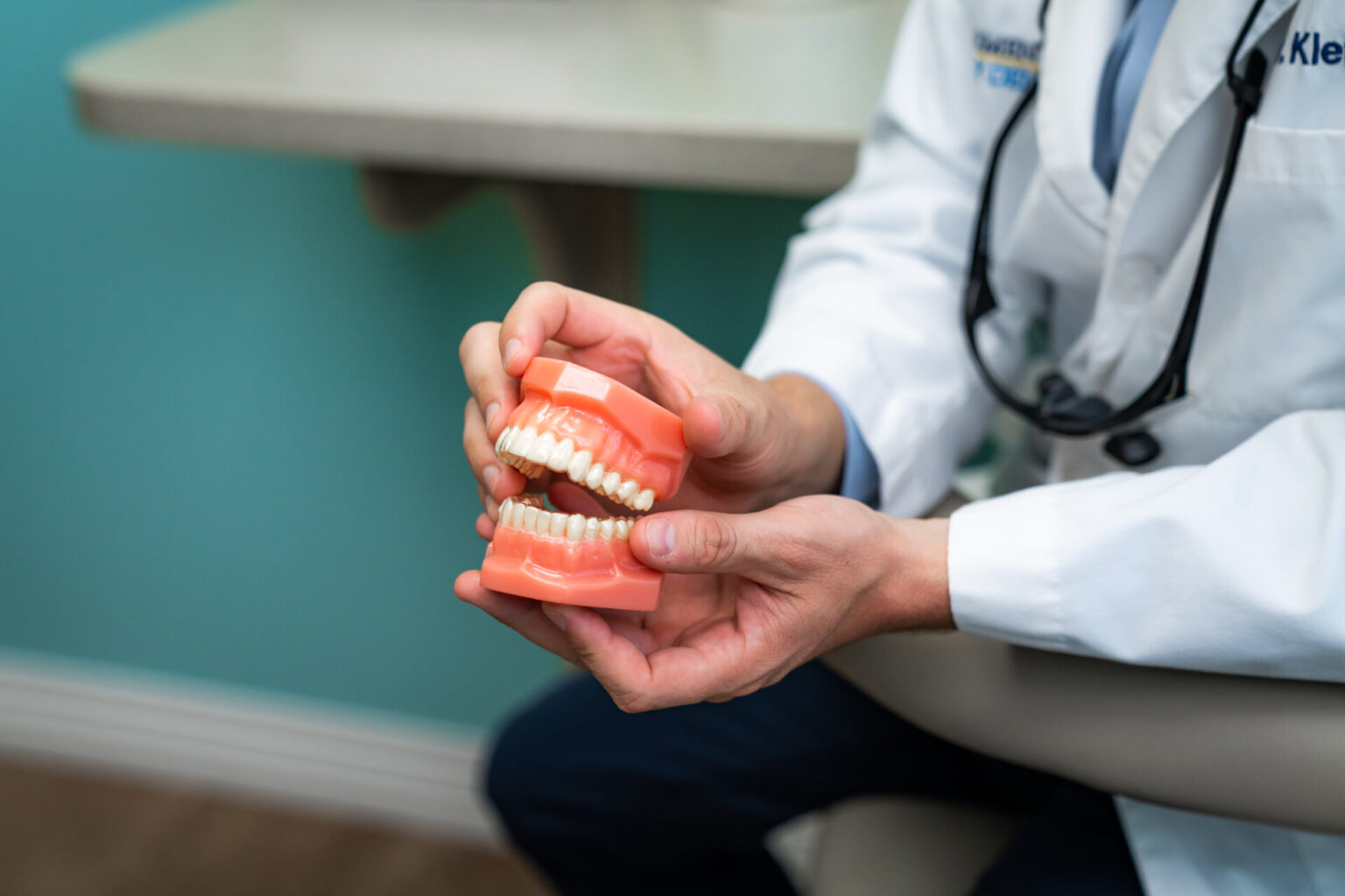 Custom Dentures in St. Petersburg, FL | Klement Family Dental